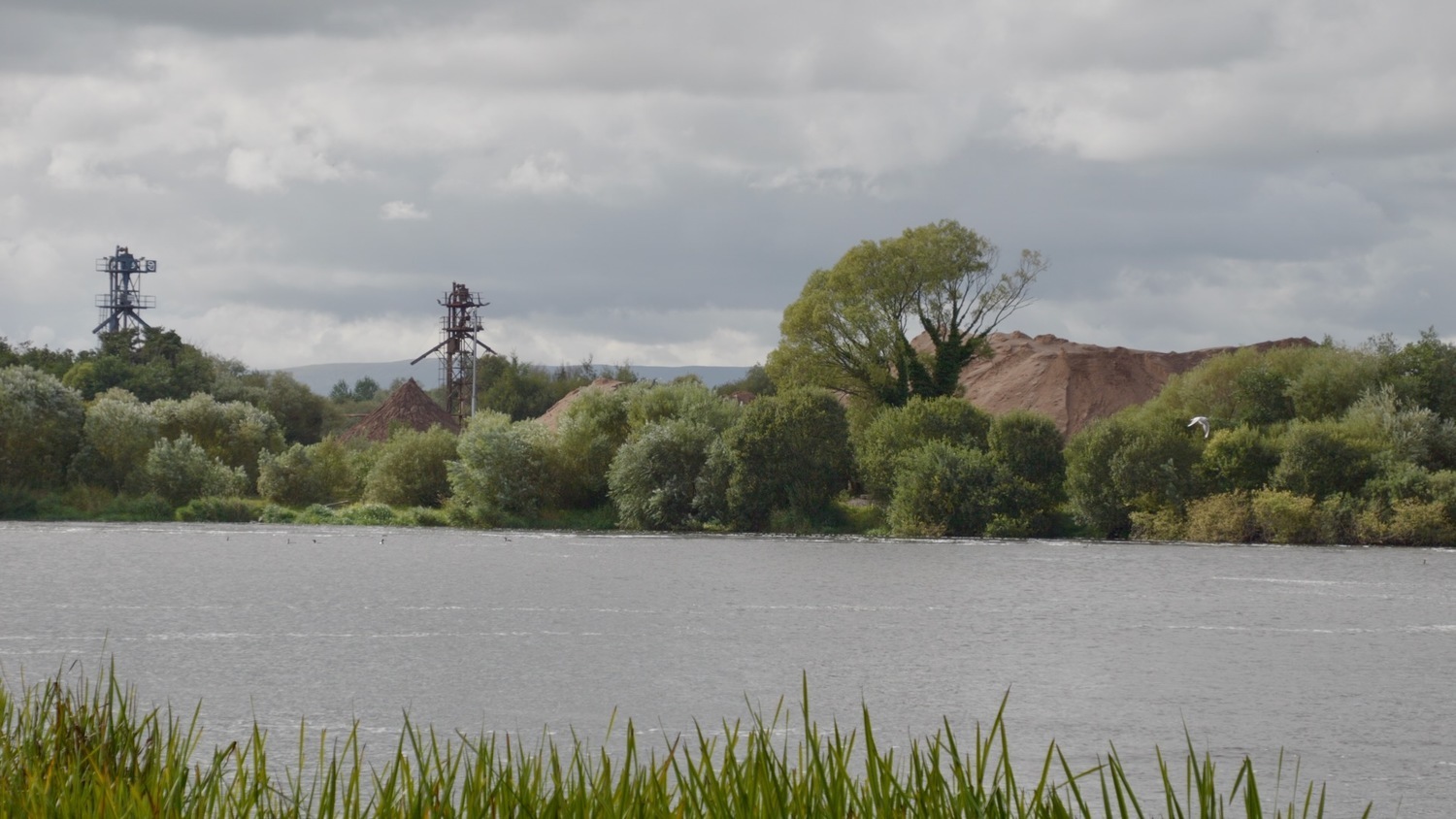 Lough Neagh: New research reveals scarring caused by sand dredging ...